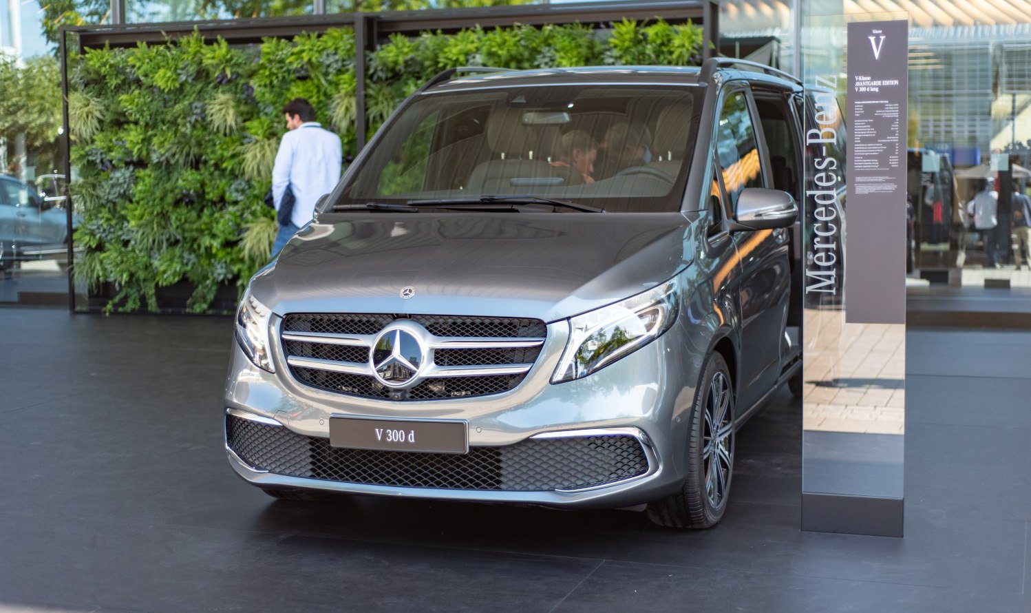 Mercedes-Benz V-class technical specifications and fuel economy